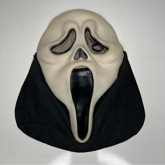 Easter Unlimited | Other | Vintage Scream Ghostface Mask Fun World ...